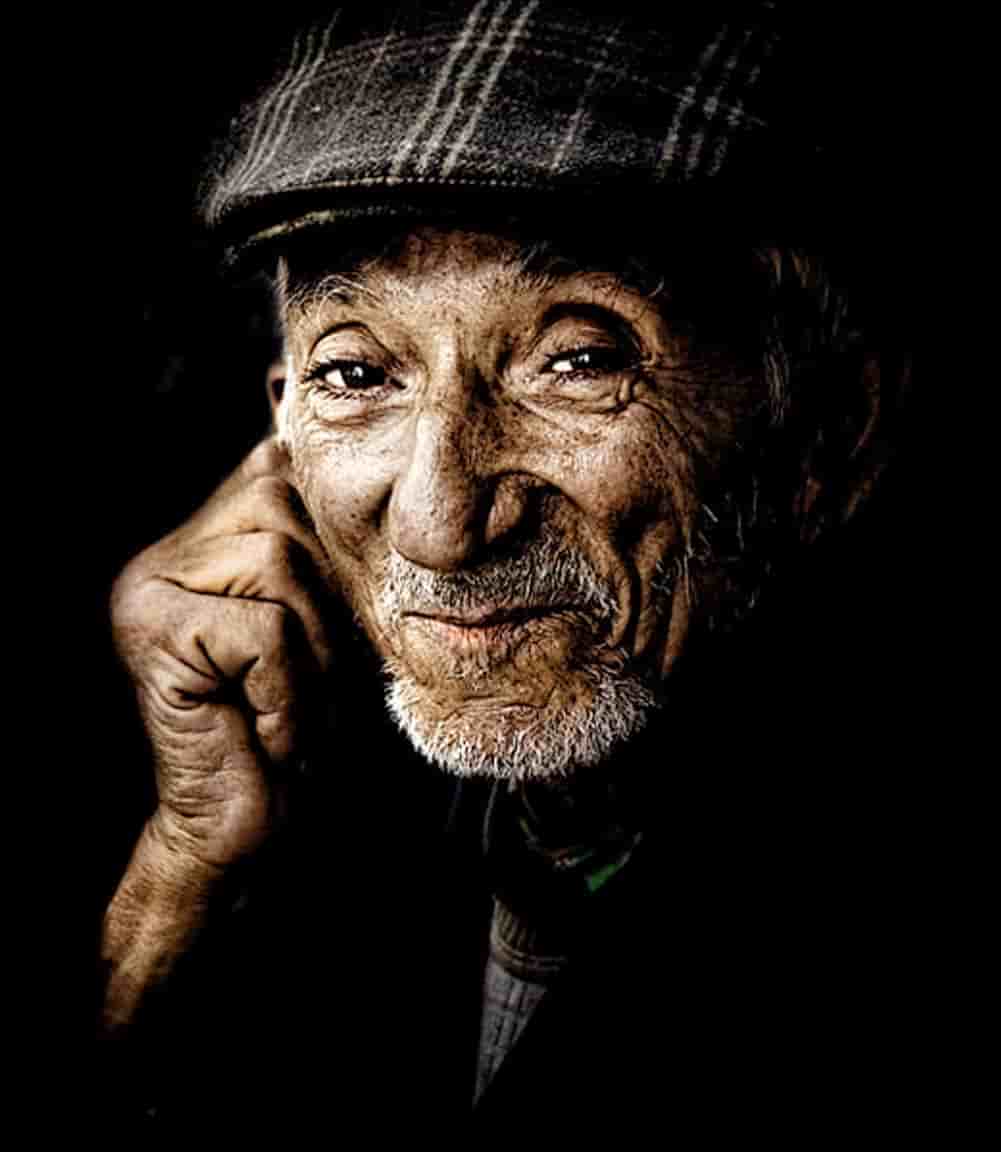 Helping old people in difficult circumstances - Raay Foundation